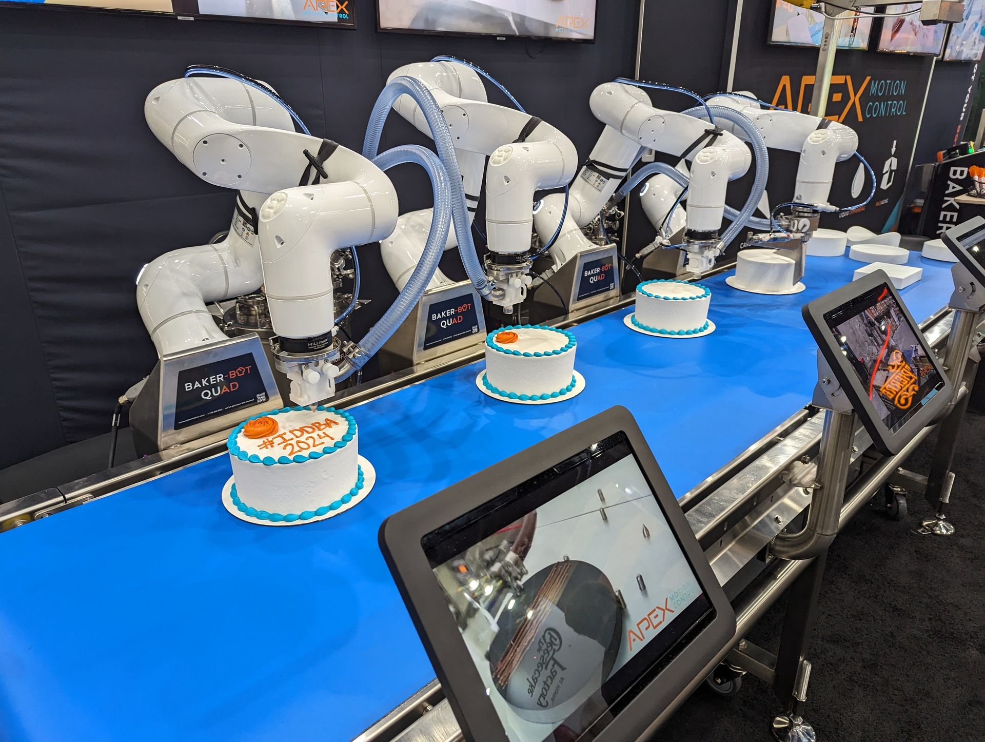 Robotic decorating system for round cakes & sheet cakes